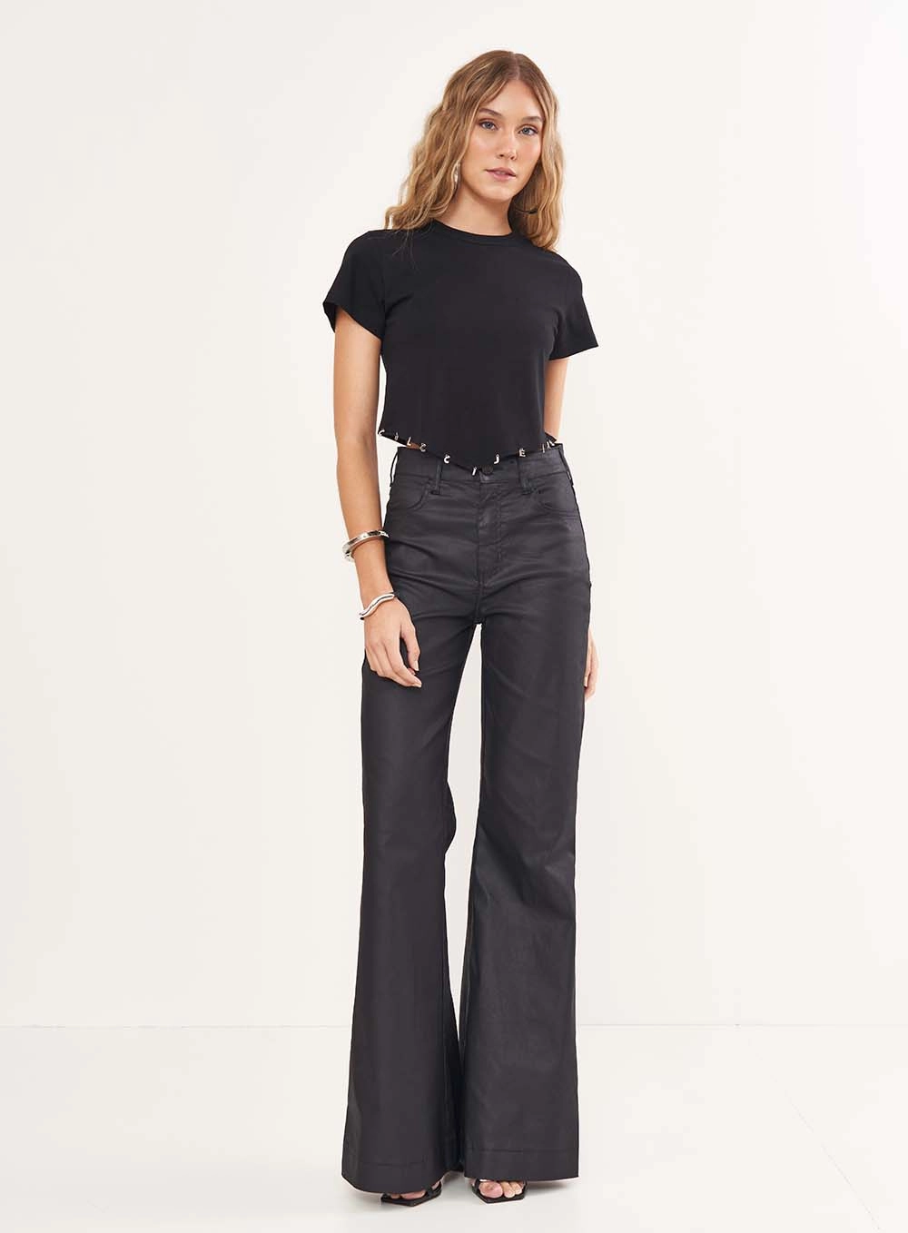 Calça Feminina Boot Cut Resinada Madrid Em Sarja Calça Feminina Boot ...