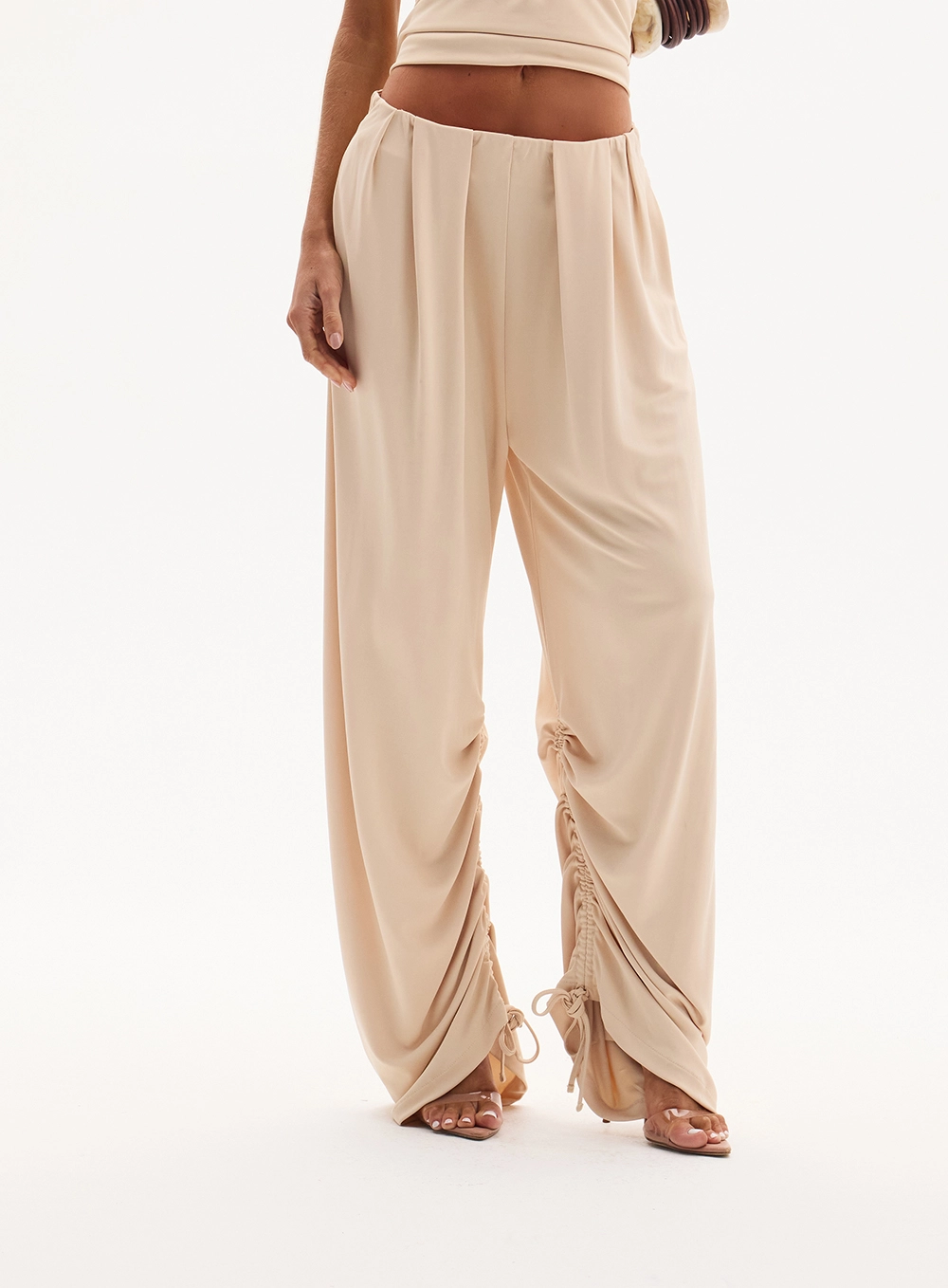 Calça Balloon Ampla com Túnel com Roletê - Simone Calça Balloon Ampla ...